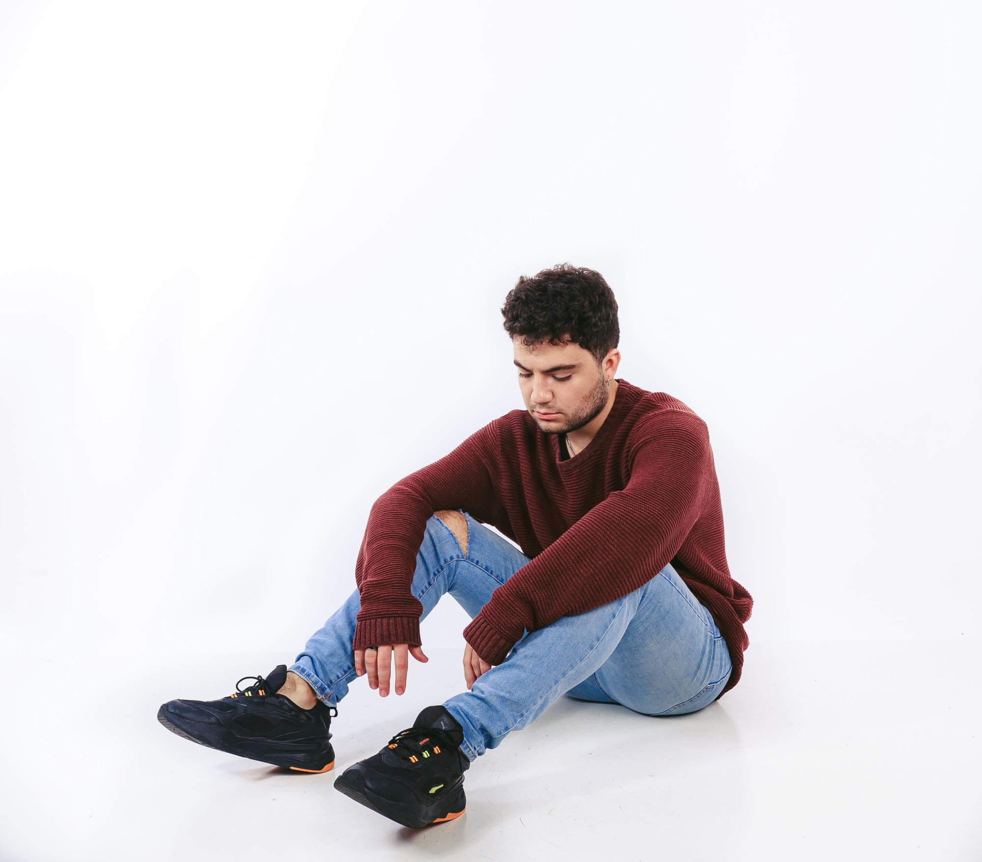Alfo abre su corazón en “Romeo”, el primer adelanto de su álbum debut ...